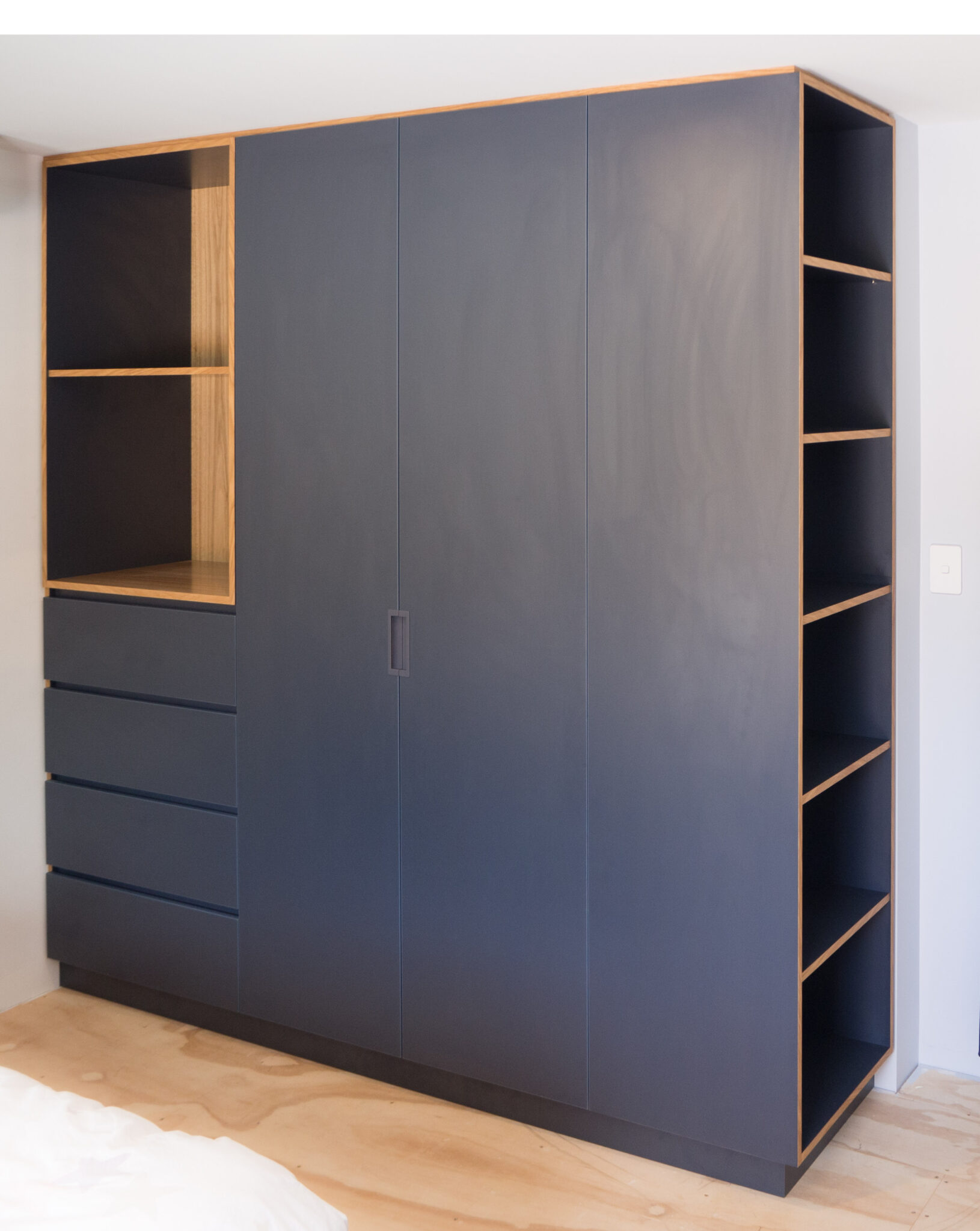 Wardrobes and Closets - Kitchen In